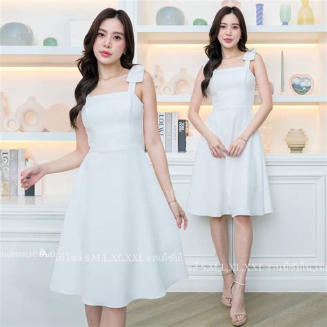 ชุดราตรี ชุดออกงาน ชุดไปงานแต่งสีขาว เดรสสั้นไหล่โบว์ กระโปรงทรงบานคลุมเข่า แนวน่ารัก เรียบหรู