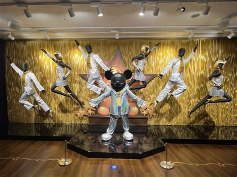 【写真】「東京ディズニーリゾート アンコール！ザ・モーメンツ展」懐かしコスチューム＆フォトスポットで季節ショーを体感｜あとなびマガジン