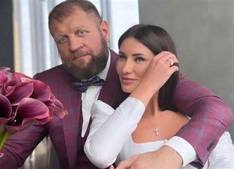Новая «старая жена бойца Александра Емельяненко бриллиантовое счастье