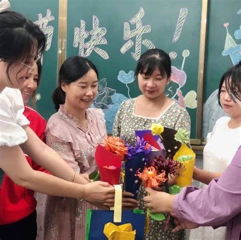 邵原镇花园小学开展庆祝教师节活动祝福