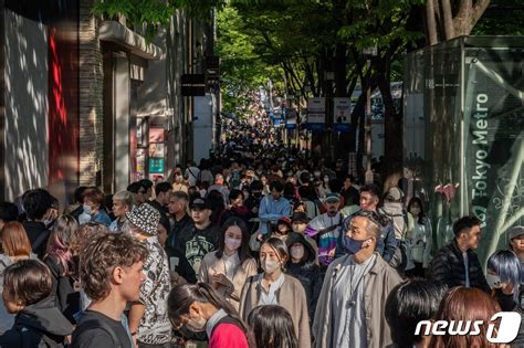 사진 도쿄 오모테산도 거리의 인산인해 이룬 쇼핑객들 뉴스1