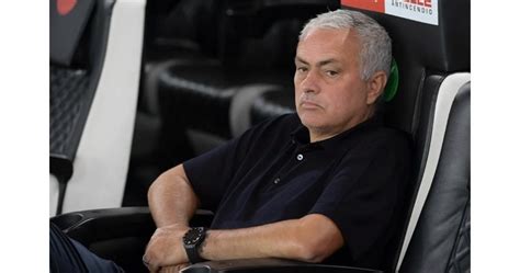 Рома уволнява Моуриньо при загуба от Каляри и го замества с Флик