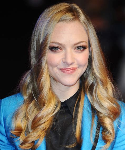 Amanda Seyfried Long Wavy Dark Golden Blonde Hairstyle With Light
