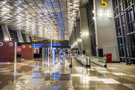 자카르타 인도네시아 의 수카르노 하타 국제 공항 터미널 3아름다운 건축 인테리어 디자인 건축에 대한 스톡 사진 및 기타 이미지