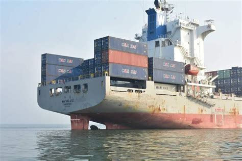 เจ้าท่าฯ สั่งเร่งเคลื่อนย้ายเรือขนส่งสินค้า โดนกันที่ ร่องน้ำเจ้าพระยา จ สมุทรปราการ ใน 10 วัน