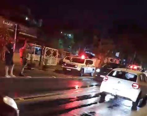 Perseguição policial termina homem baleado e outro preso na Capital