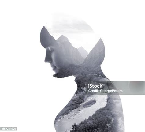 웨스트 림 트레일에서 전망을 즐기는 젊은 여성의 여러 노출 시온 국립 공원 다중 노출에 대한 스톡 사진 및 기타 이미지 다중 노출 한 명의 여자만 여행 주제 Istock