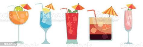 칵테일 세트 다양한 종류의 안경에 담긴 클래식 음료의 여름 그림 여름 칵테일의 벡터 그림입니다 청량 음료와 알코올 음료가 담긴 배너 Gin Tonic에 대한 스톡 벡터 아트
