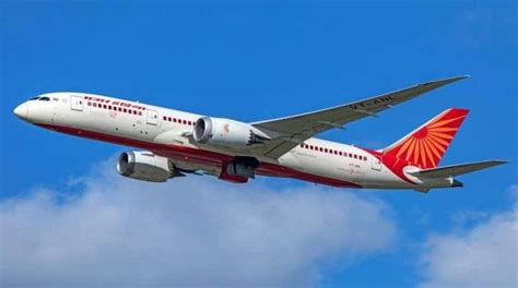 Air India क फलइट म सगरट पत पकड गय अमरक यतर पलन क दरवज खलन क कशश क