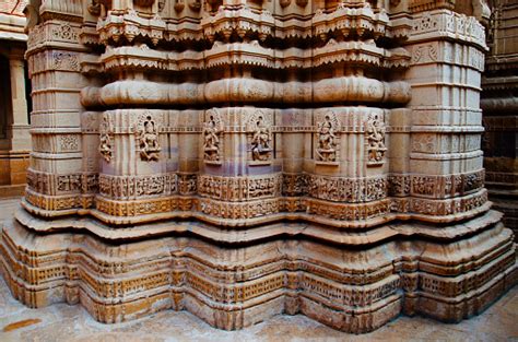 아름 답게 조각 된 우상 자이나교 사원 요새 Jaisalmer Rajasthan 인도에 위치한 건물 외관에 대한 스톡 사진 및