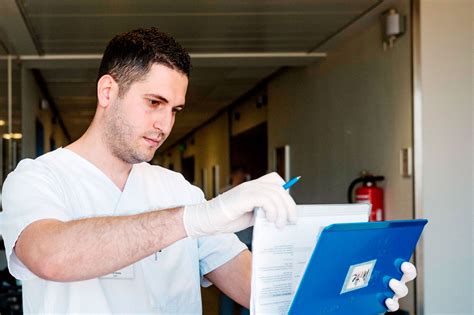 Escasez de profesionales cualificados startups colocan personal de enfermería
