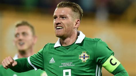 Steven Davis Rangers Midfielder Signs One Year Contract Extension