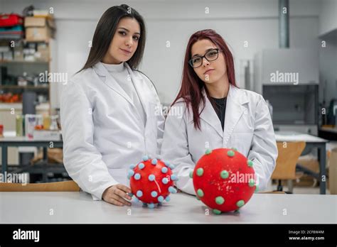 Students Examining Molecule Models In Lab Stock Photo Alamy