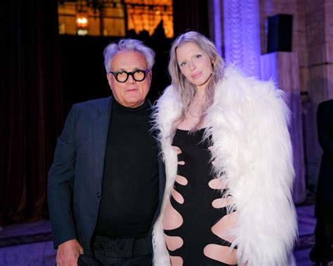 Julia Fox Tenue Sexy Au Défilé Laquan Smith à La Fashion Week De New