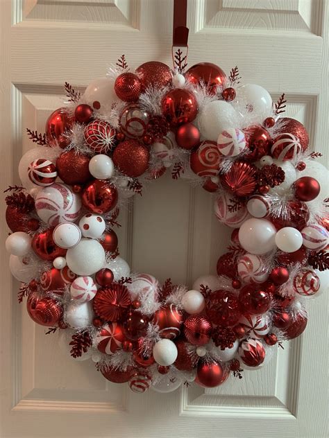Red And White Christmas Wreath