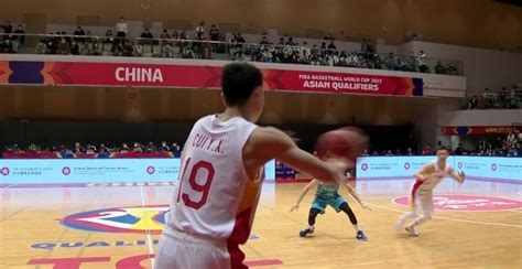 下半场第一攻打出气势 张镇麟底角三分出手精准命中腾讯新闻
