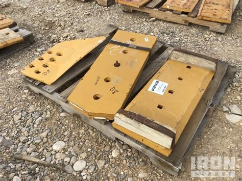 quantity of 4 cat d8 cutting edges and 1 end bit in lewistown
