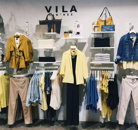 Pin De Emily Slingsby En Retail Design Exhibidores De Ropa Decorar
