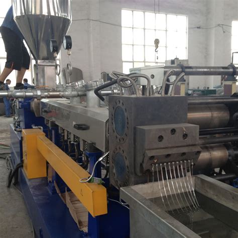 Pet Bottle Flakes Recycling Twin Screw Pelletizing Machine China