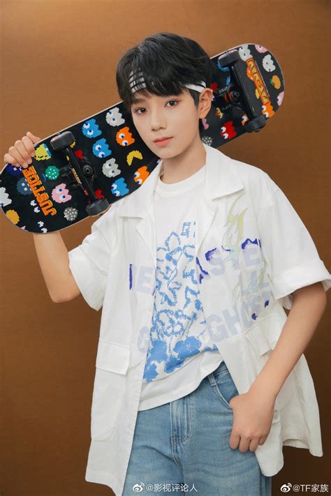 TF家族四代运动少年风概念照 元气满满 汪浚熙 王浩 张桂源 财经头条