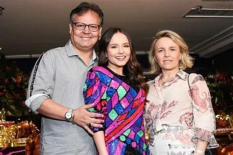 Larissa Manoela Conquista Direito De Romper Sociedade Os Pais