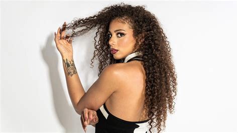 Samantha Irvin Reacts To Backstage Showdown Between Ex Wwe Champions