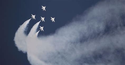 Thousands Flock To Air Show At Edwards Afb News Af Thunderbirds
