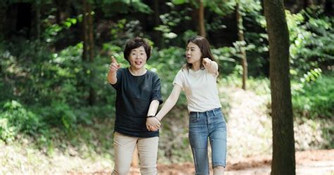 남도마실 맨발로 황톳길 걸어요영광 물무산 행복숲에서 가을 치유