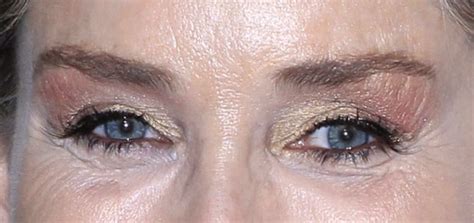 სამწუხაროა რომ ყველა უფროსი ასაკის ქალს არ ესმის მაკიაჟის დეტალები რომლებიც ხაზს უსვამს