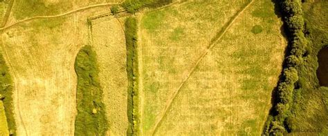 A sombra de um prédio num terreno plano numa determinada EBS Blog