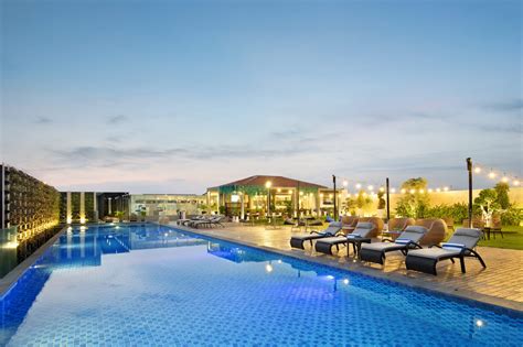 Staycation Di Yogyakarta Kenapa 1010 Pool Bar Wajib Dikunjungi 10