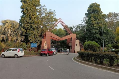 Maulana Azad Medical College Hostel Fees Rooms Food And Rules New Delhi