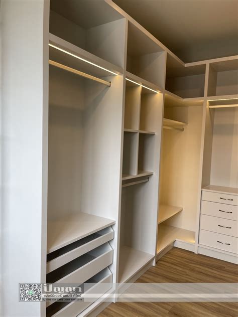 งานติดตั้งบิ้วอินตู้เสื้อผ้า Built In Closet พร้อมโต๊ะเครื่องแป้ง