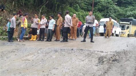 Polres Tapanuli Selatan Tutup Sementara Jalur Batu Jomba Untuk