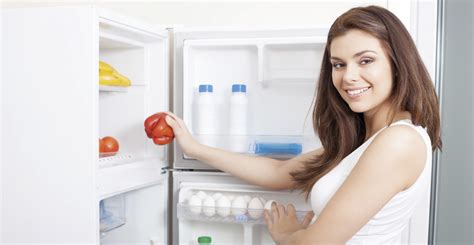 Cómo conservar más frescos tus alimentos en la nevera Sanitas