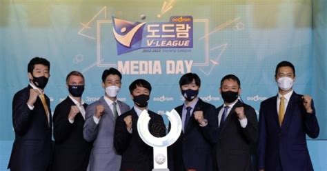 강력한 우승 후보 대한항공 5표 현대캐피탈 2표남자배구 감독이 꼽은 올 시즌 판도