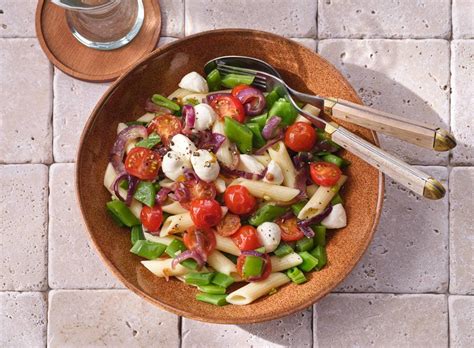 Pastasalade Met Mozzarella Veldsla En Tuinerwten Recept Allerhande