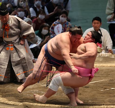 【相撲編集部が選ぶ名古屋場所千秋楽の一番】逸ノ城、初優勝！ 照ノ富士敗れ決まる Bbmスポーツ ベースボール･マガジン社