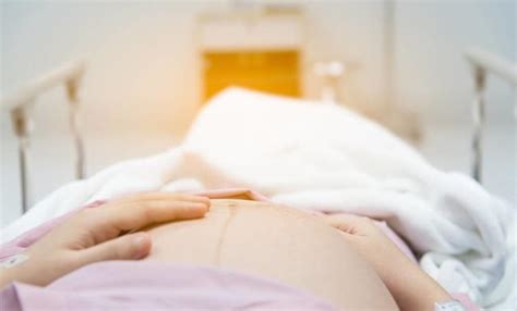 產婦生孩前突塞醫生紙條！ 「如發生意外，請先保我」一段話醫護淚目