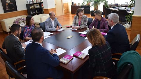 Encuentro Entre La Consejera De Economía Empresas Y Empleo Y La