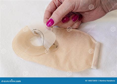 Vista Superior No Saco De Uma Peça Só Da Colostomia Na Cor Da Pele