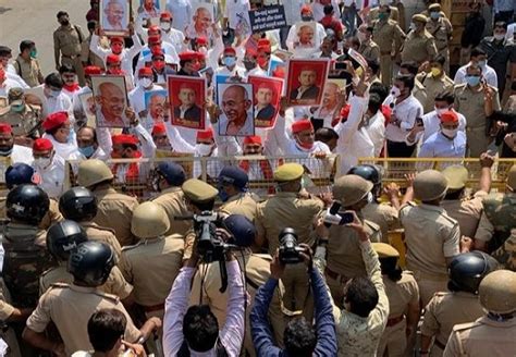 Hathras Case हाथरस कांड को लेकर सपा का विरोध प्रदर्शन पुलिस ने किया