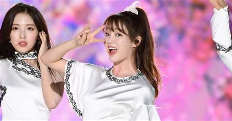 포토 오마이걸 승희 귀엽게 브이~ 2019 드림콘서트