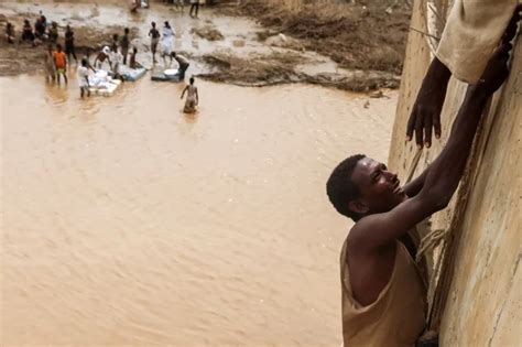 شاهد قتلى ودمار مئات المنازل جراء السيول شمالي السودان