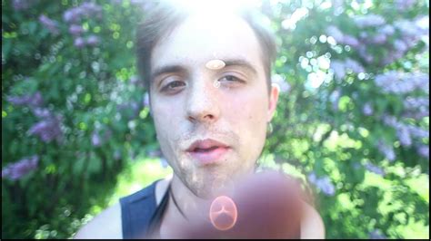 Пацан сосёт Youtube