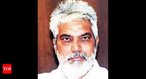 Bhuse Nashik Dada Bhuse Convinces Trapped Thief To Surrender Nashik