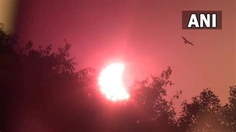 Surya Grahan Photos Solar Eclipse Photos In India Live Surya Grahan