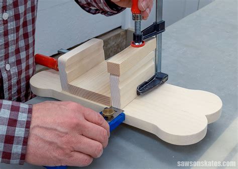 Diy Dog Leash Holder Assembly 11 Saws On Skates