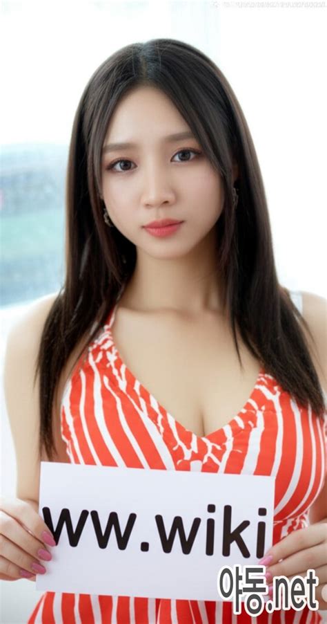 보지넷 서점에서 육변기는 짧은 치마로 엉덩이를 보여주는 젖은 씨발년입니다 후방주의