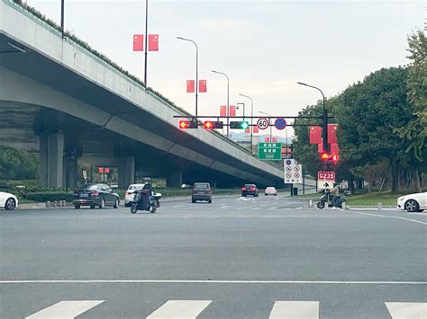 中国の運転・交通ルール：日本との違いを徹底解説！ なるほど中国